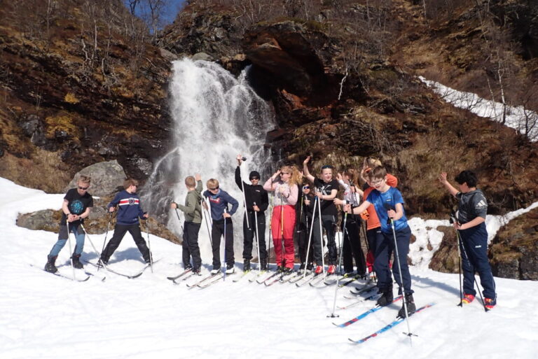 Storevarden og Meling skule på leirskule i strålande vær. - Gullingen ...