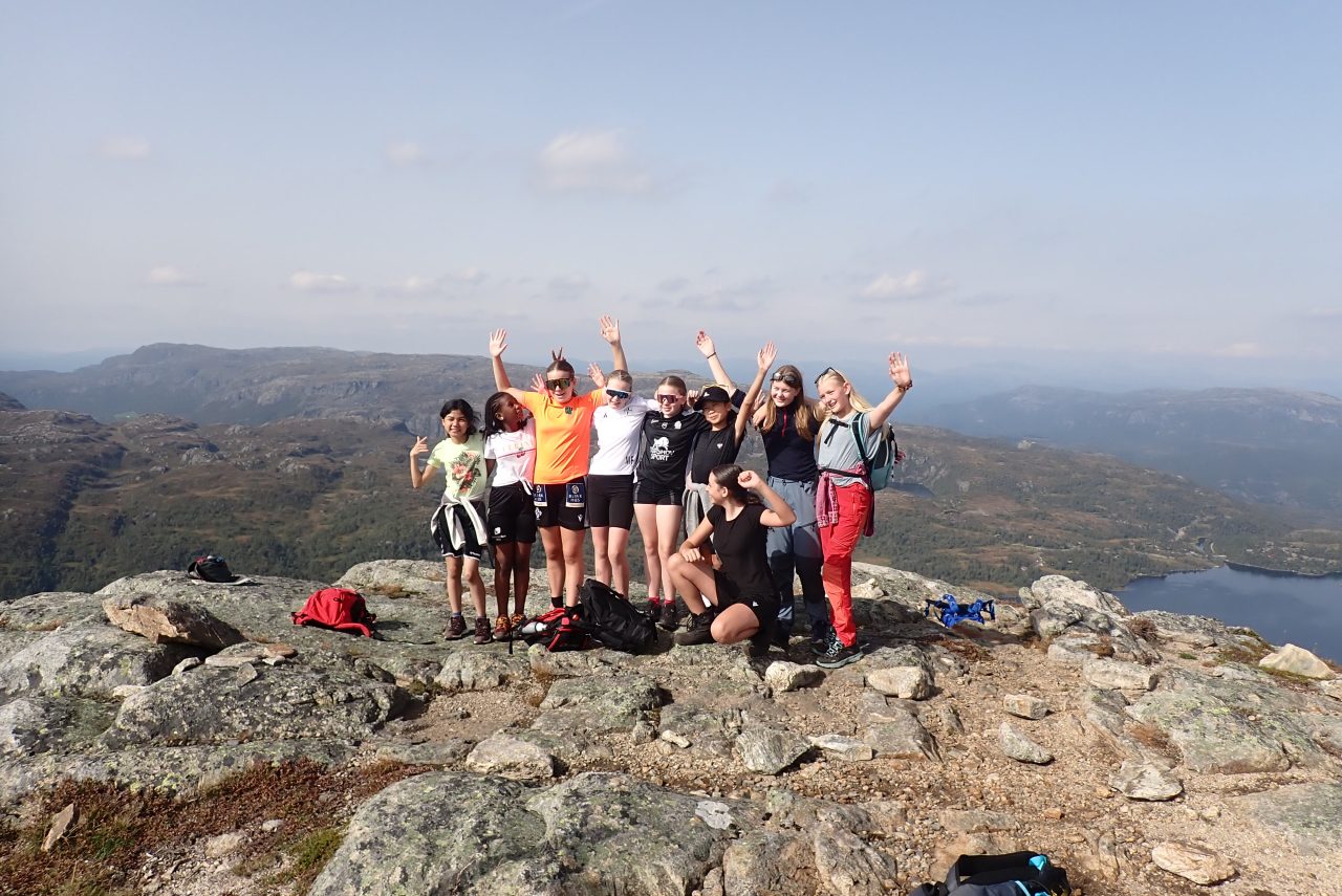 Praktfull haustveke med Leirvik skule - Gullingen Leirskule